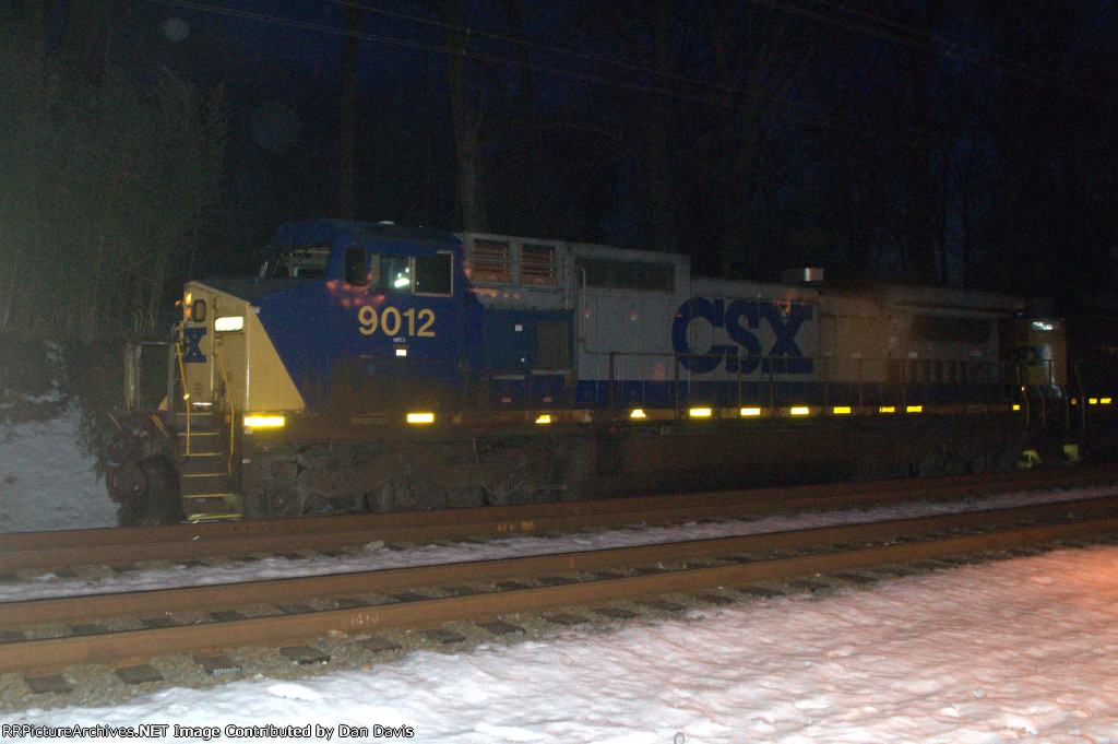 CSX C40-9W 9012 on Q300-25